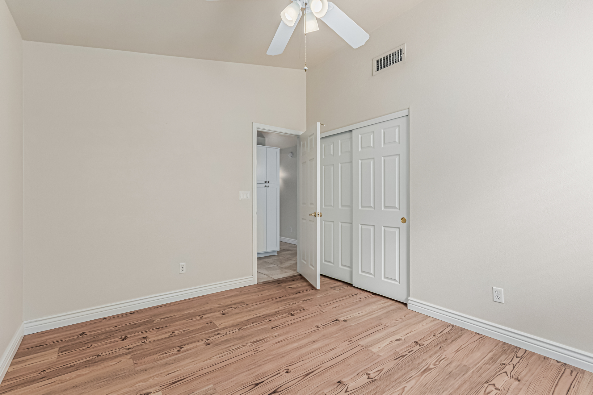4620 E DESERT CACTUS ST Phoenix, AZ 85032