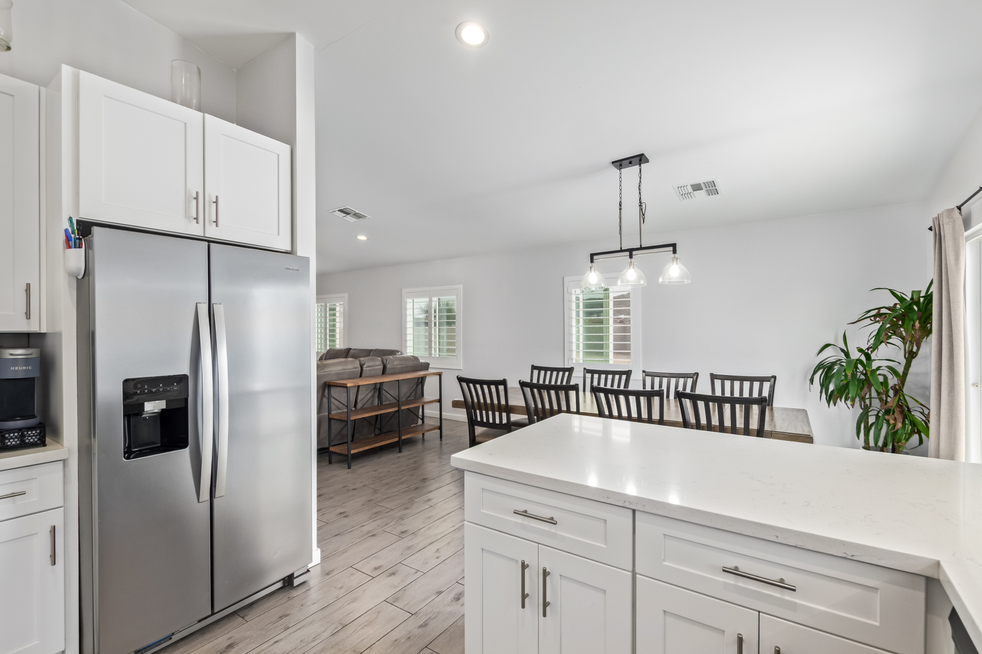 723 EAST DESERT DRIVE SOUTH Phoenix, AZ 85042