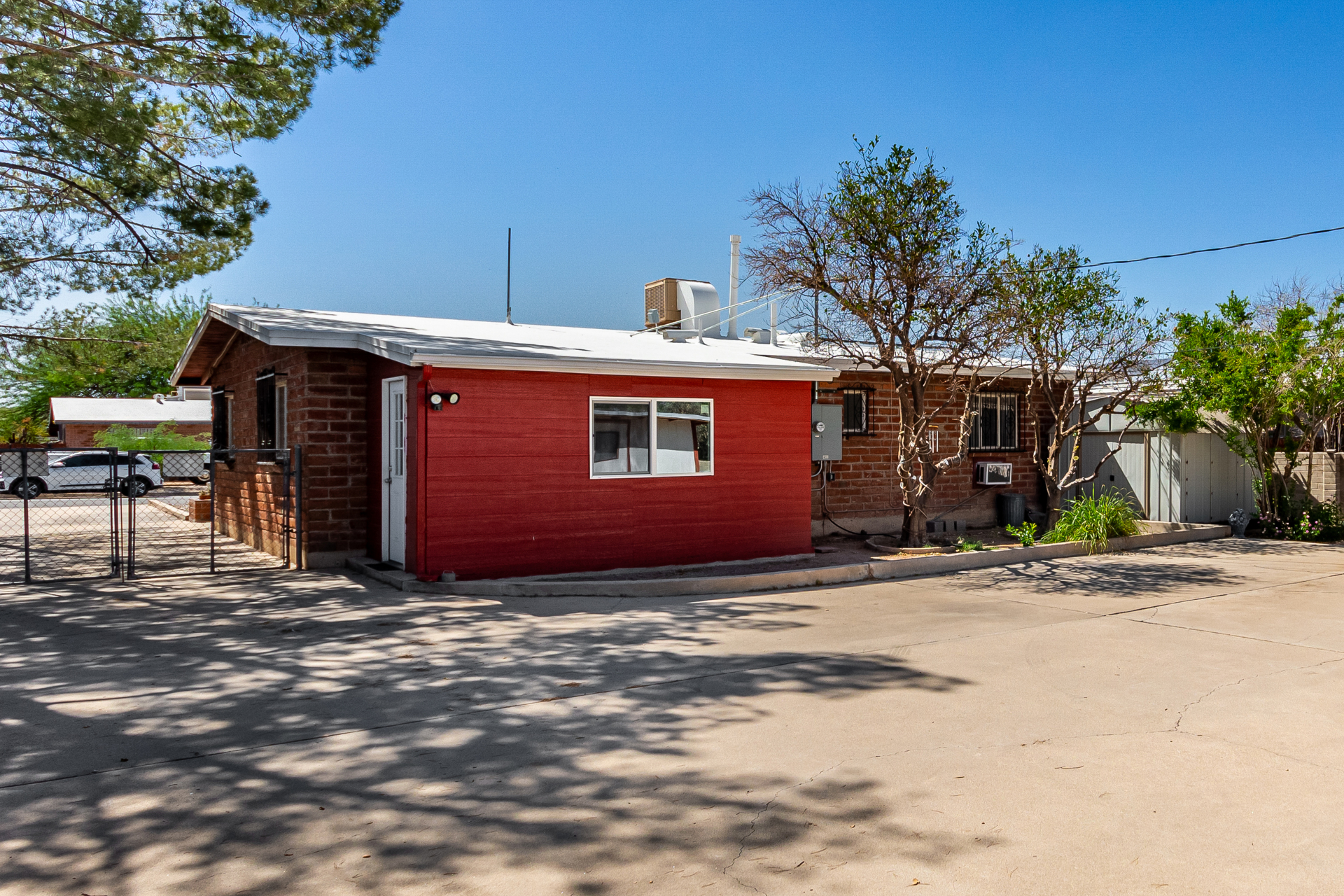 1520 NORTH LOUIS AVENUE Tucson, AZ 85712