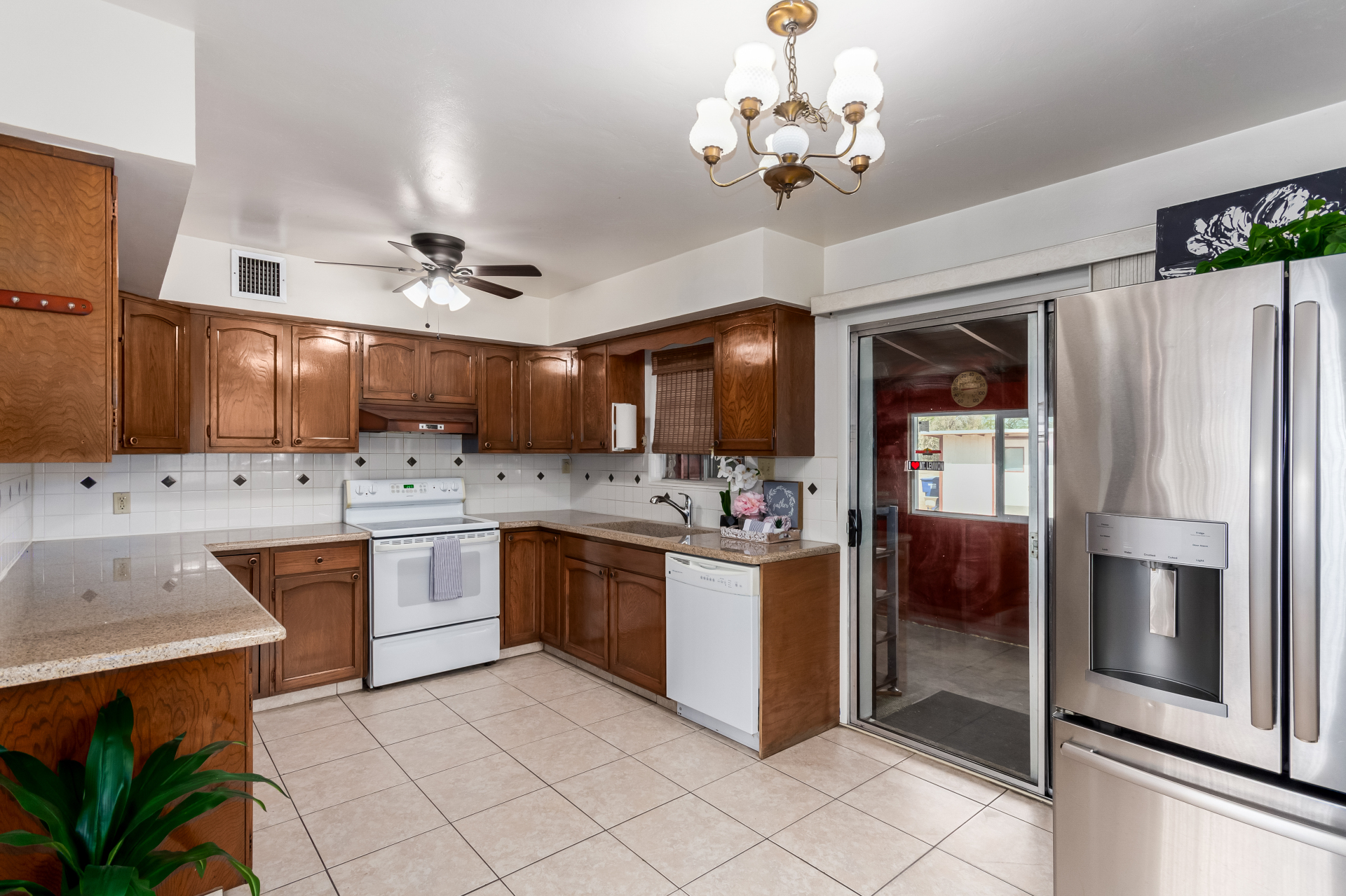 1520 NORTH LOUIS AVENUE Tucson, AZ 85712